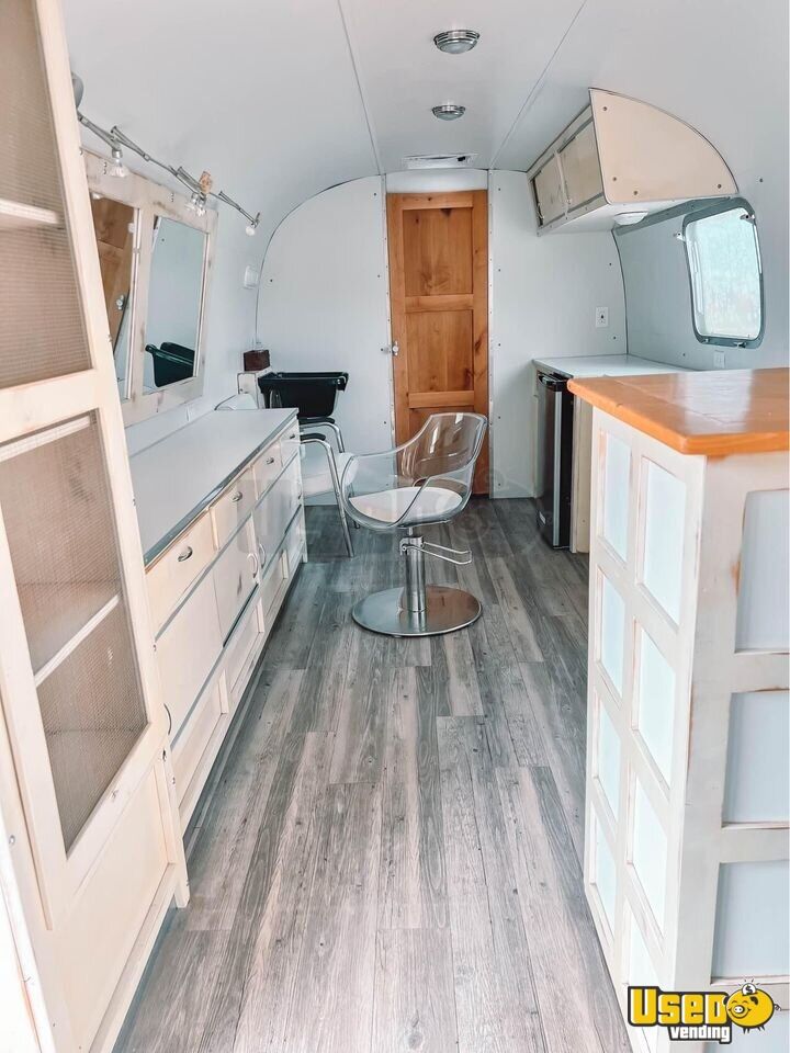 Renovated 1971 - 8' x 30 Vintage Airstream Salon / Boutique Trailer ...