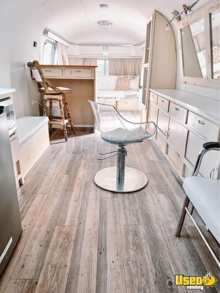 Renovated 1971 - 8' x 30 Vintage Airstream Salon / Boutique Trailer with Beautiful Interior for ...