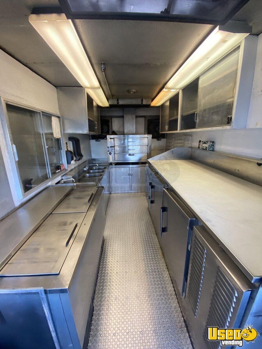 Ready to Roll 18' Chevrolet P30 Pizza Vending Truck | Pizzeria on ...
