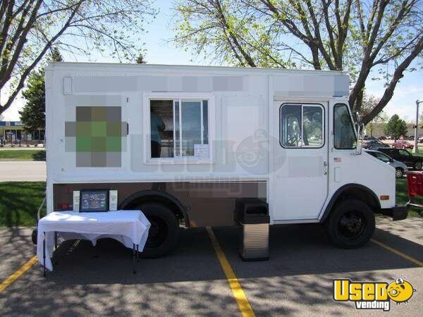 1988 P30 Chevy Step-Van Food Truck | P30 Mobile kitchen