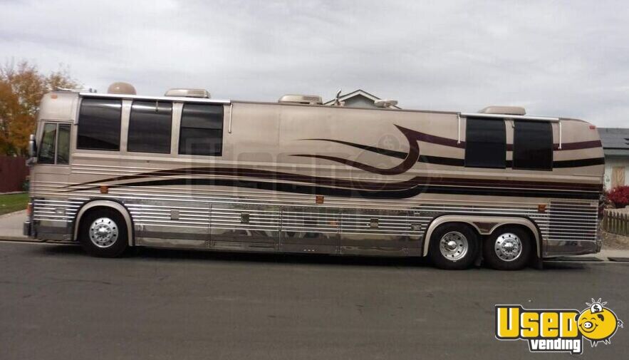 Beautiful 1992 Prevost Angola Motorhome RV Bus with Bathroom for Sale ...