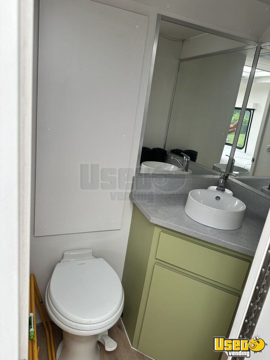 Custom Built - Winnebago 22RB Mobile Office Space | Mobile Wellness ...