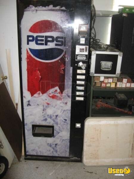 Dixie Narco Machine - DNCB-276 Vending Machine - Used Soda Machine