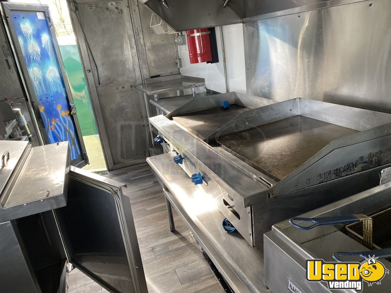 CUSTOM Gorgeous 25' Diesel Chevrolet Fully Loaded Kitchen Food Truck ...