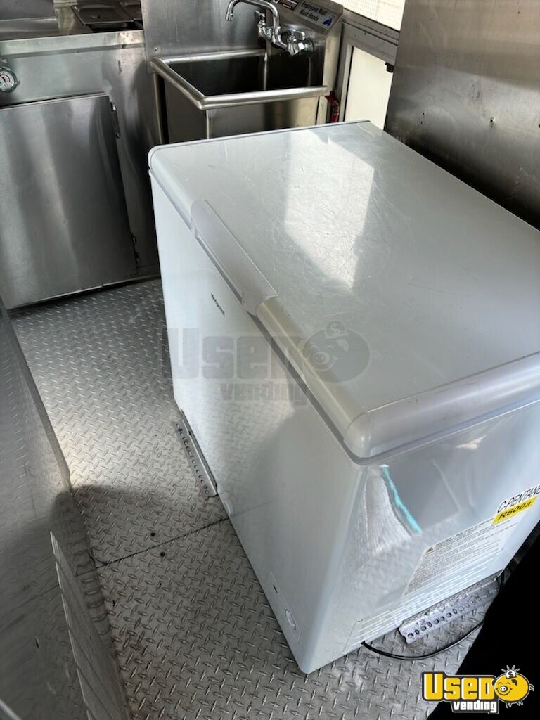 Classic & Cute GMC Workhorse Step Van Soft Serve Ice Cream Truck ...