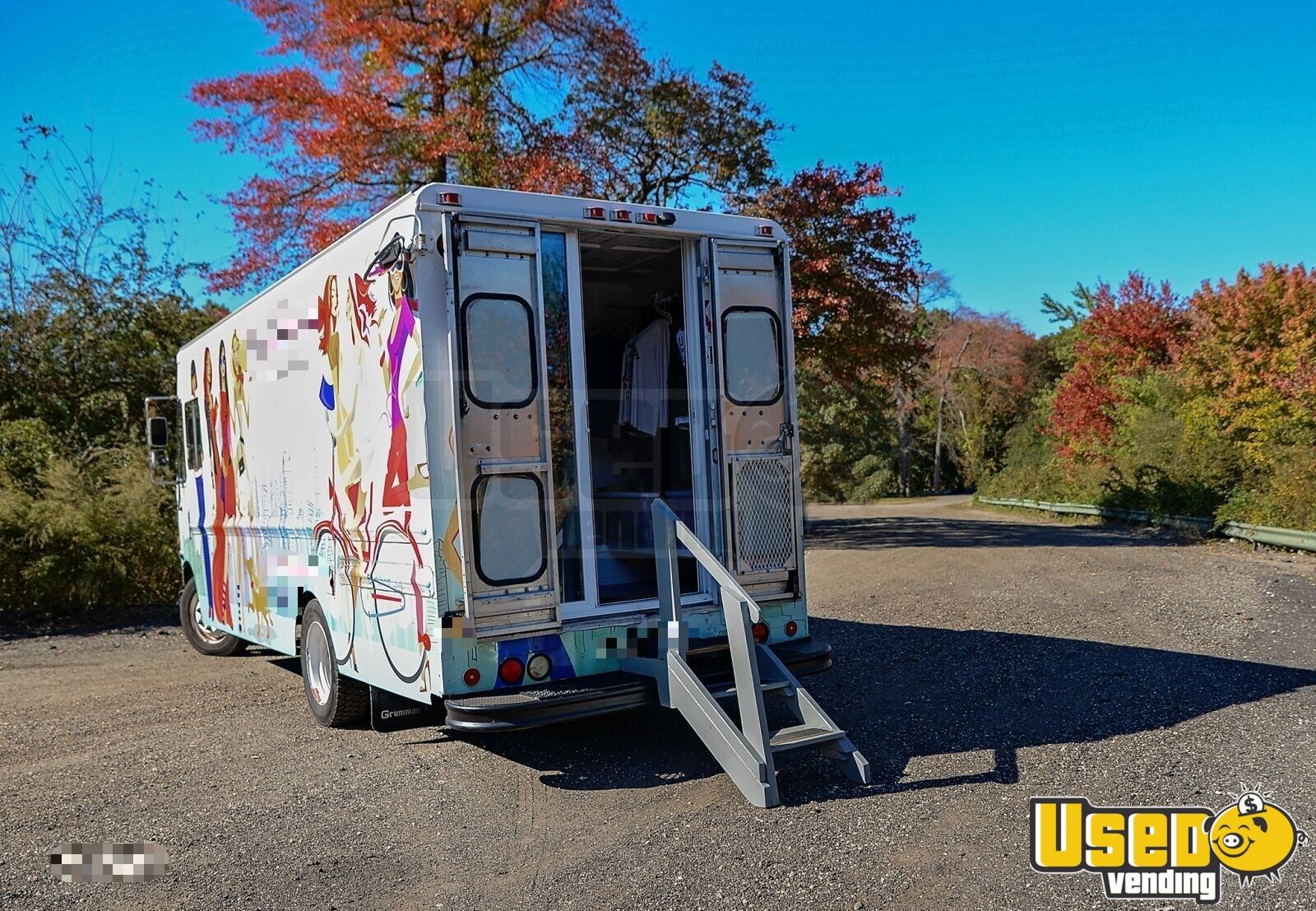 Used Freightliner MT35 Mobile Boutique-Fashion Truck | Mobile Business ...