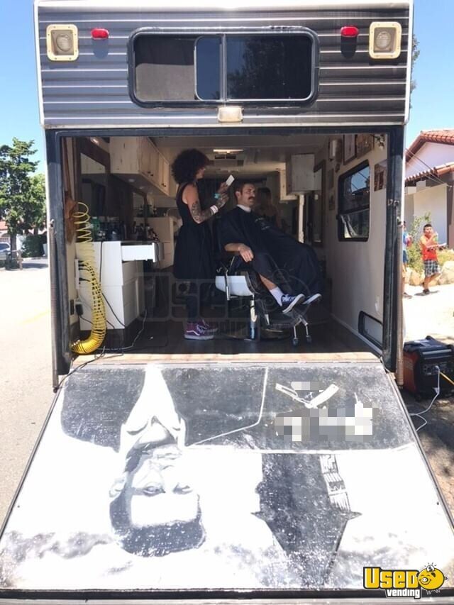 25' Barbershop on Wheels with Kitchen, Bathroom, and Bed | Mobile ...