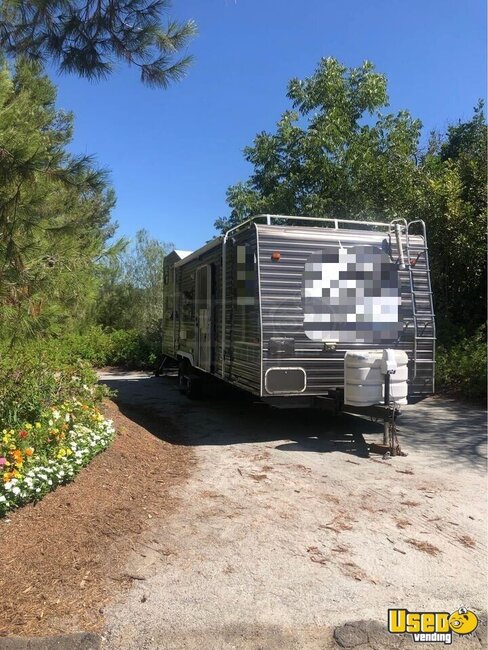25' Barbershop on Wheels with Kitchen, Bathroom, and Bed | Mobile ...