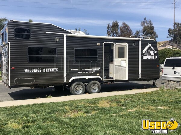 25' Barbershop on Wheels with Kitchen, Bathroom, and Bed | Mobile ...