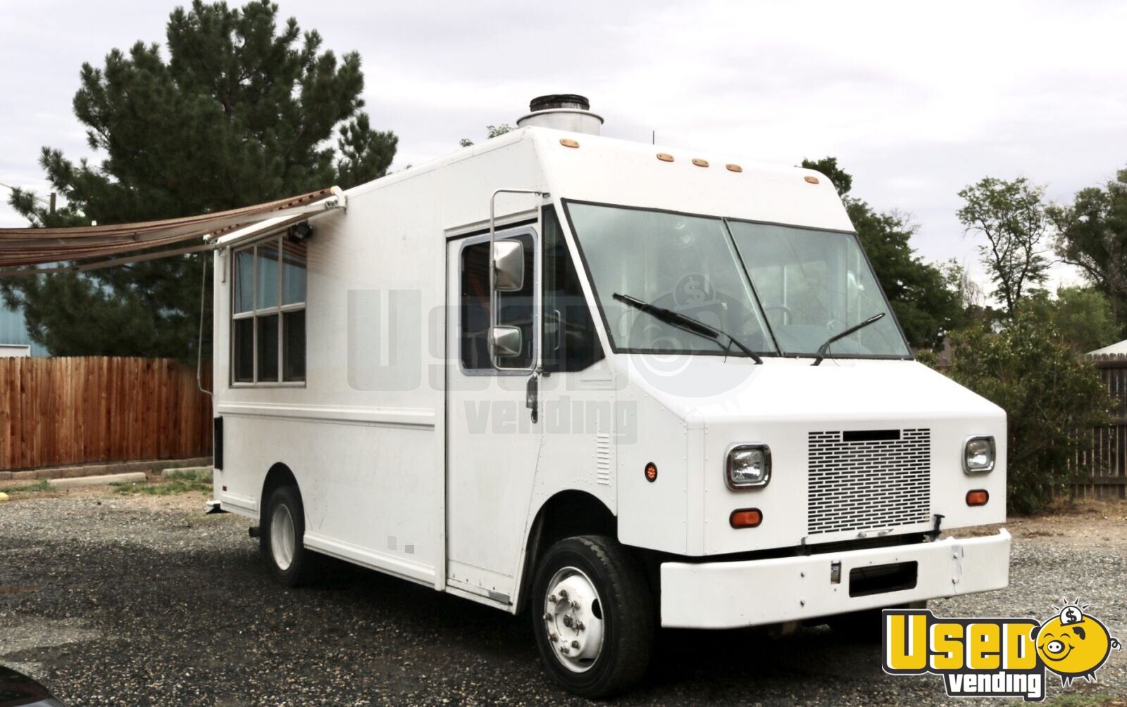 Well-Equipped Freightliner 20' Diesel Step Van Kitchen Food Truck for ...