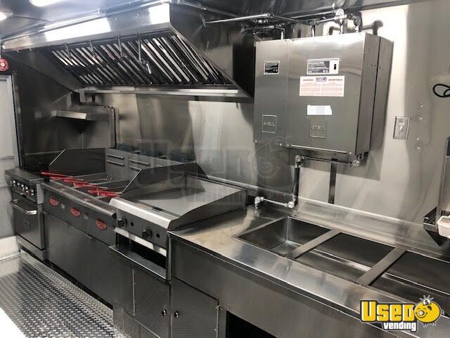 Chevrolet Workhorse 28' Food Truck | Lightly Used Commercial Mobile ...