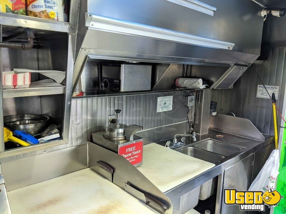 2000 Workhorse 30' Food Truck | Ready to Use Mobile Kitchen for Sale in ...
