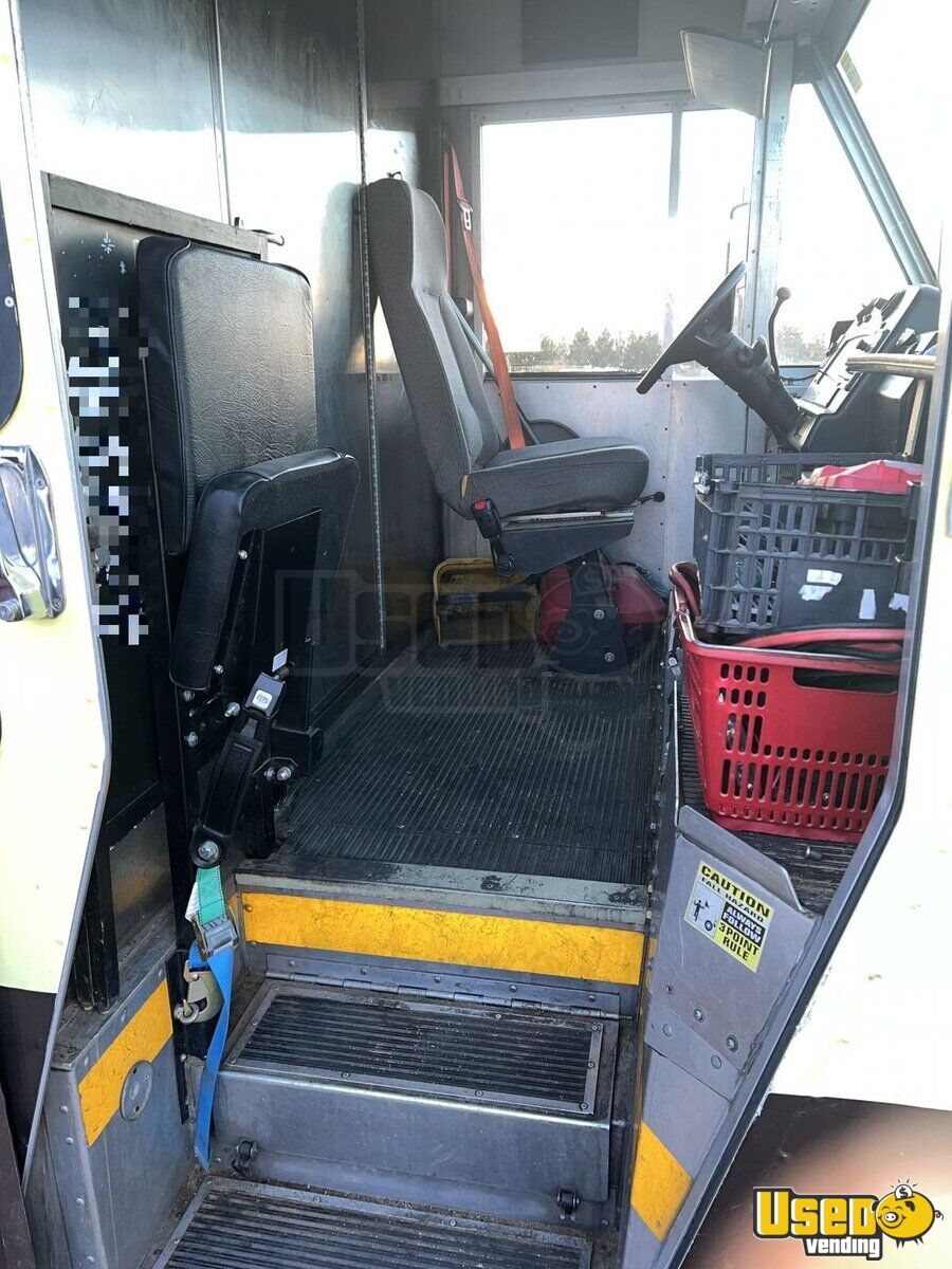 2001 Workhorse P42 All-Purpose Food Truck | Mobile Vending Unit for ...