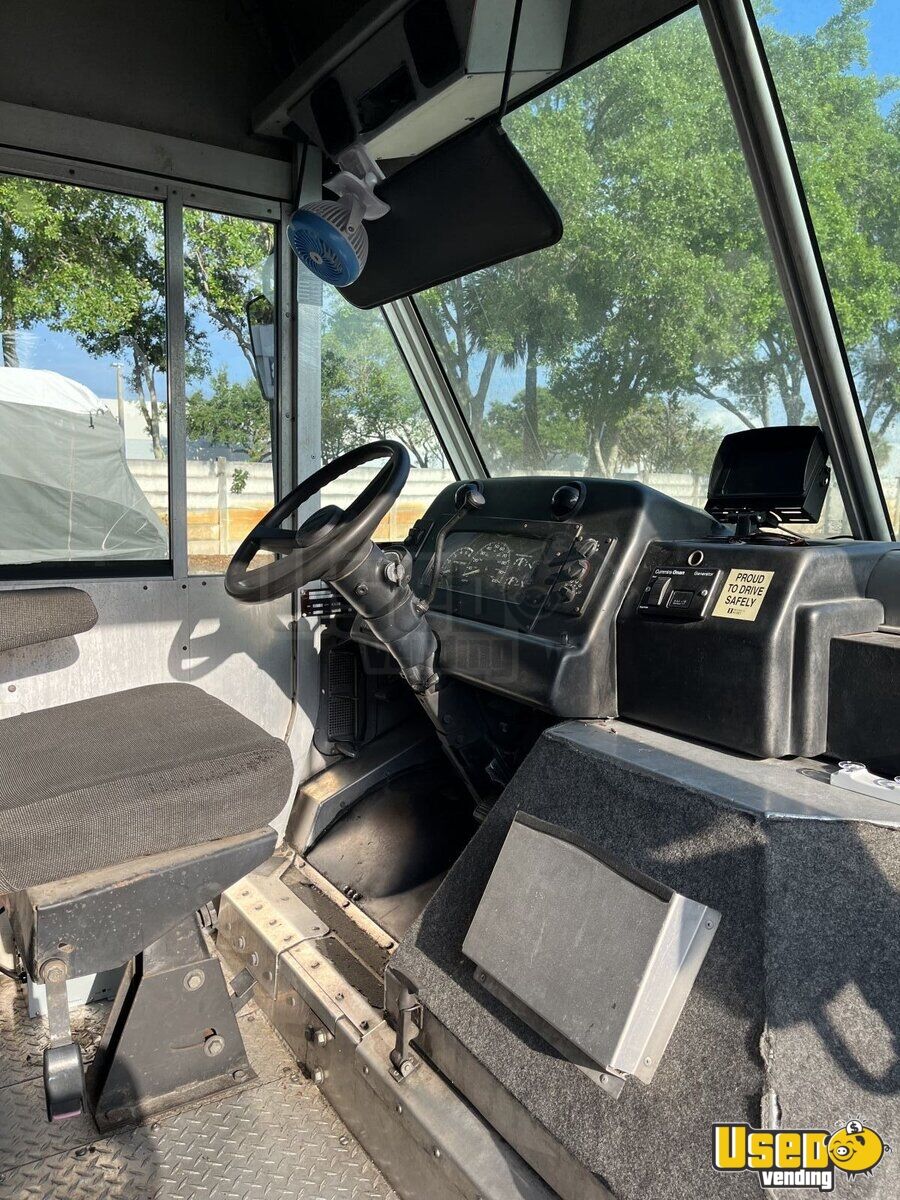 Beautiful 2002 Chevrolet Workhorse Mobile Clothing Boutique | Fashion ...