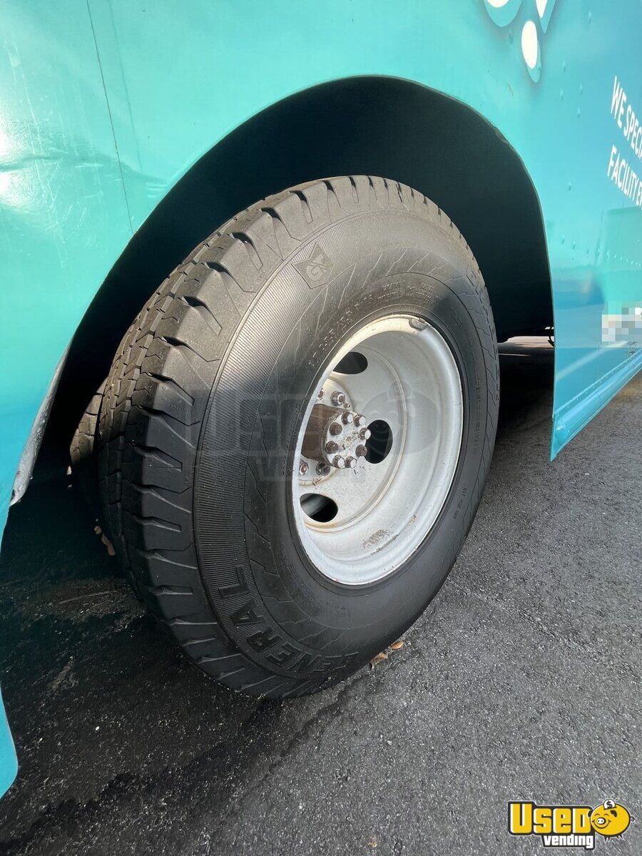 Beautiful 2002 Chevrolet Workhorse Mobile Clothing Boutique | Fashion ...