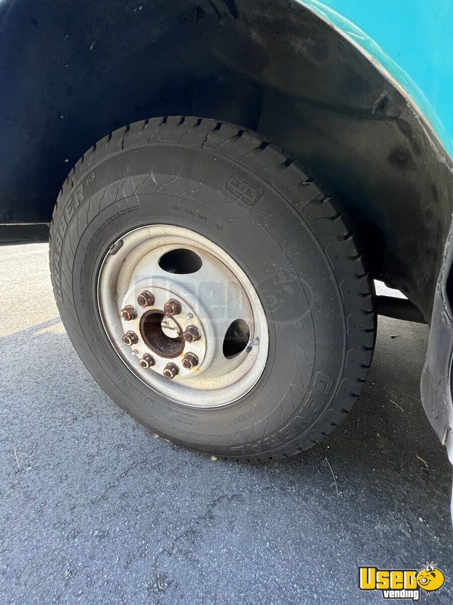 Beautiful 2002 Chevrolet Workhorse Mobile Clothing Boutique | Fashion ...