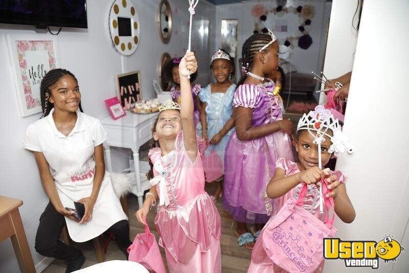 2003 Freightliner Custom Charter Winnebago Mobile Girl Party Bus for ...