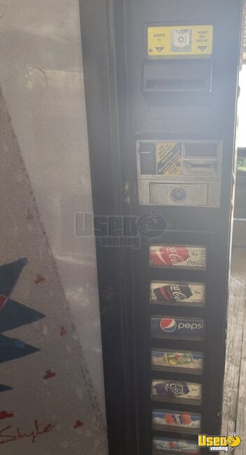 Used 2005 Royal Vending RVCDE 552 Soda Vending Machine | 8 Select Soda ...