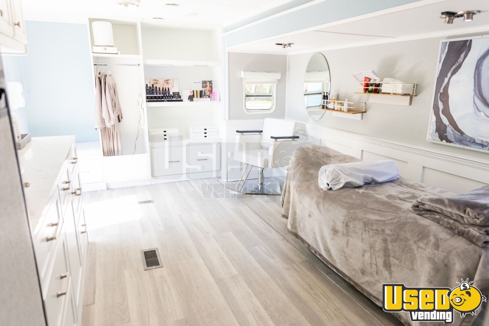 Renovated 2006 27' AMRC Mobile Luxury Spa Trailer | Mobile Business ...