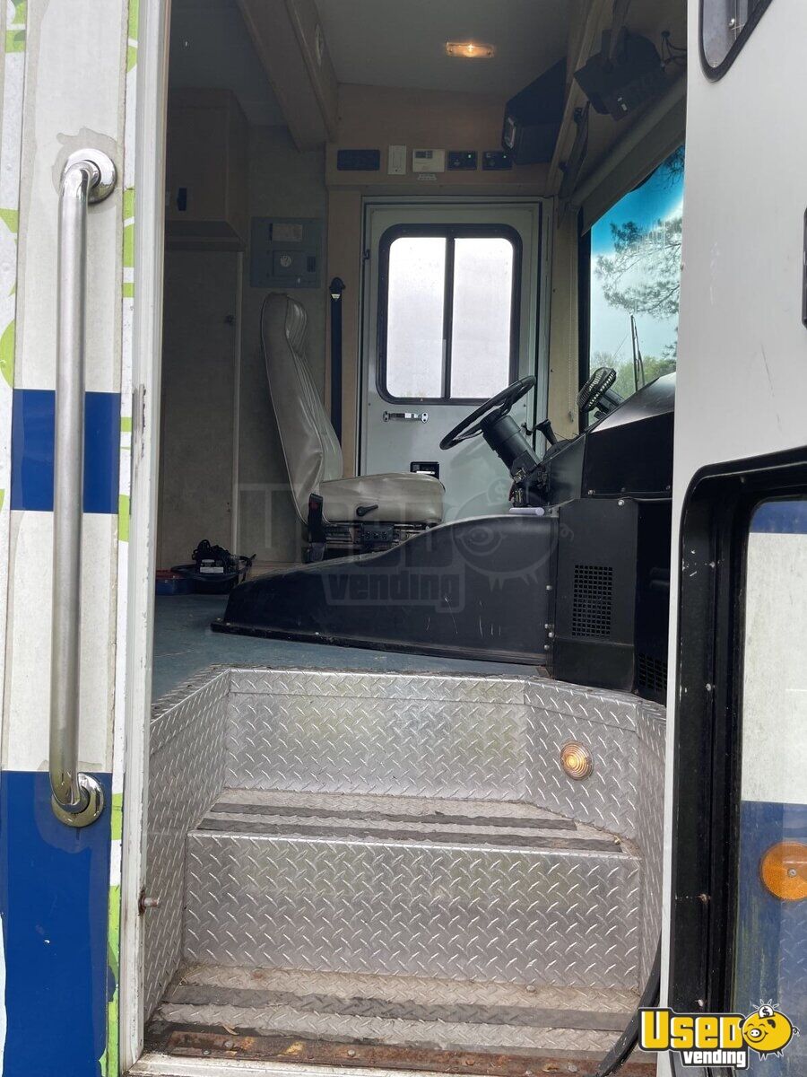 2006 Thomas MV Mobile Clinic Bus | Blood Donation Truck for Sale in Florida