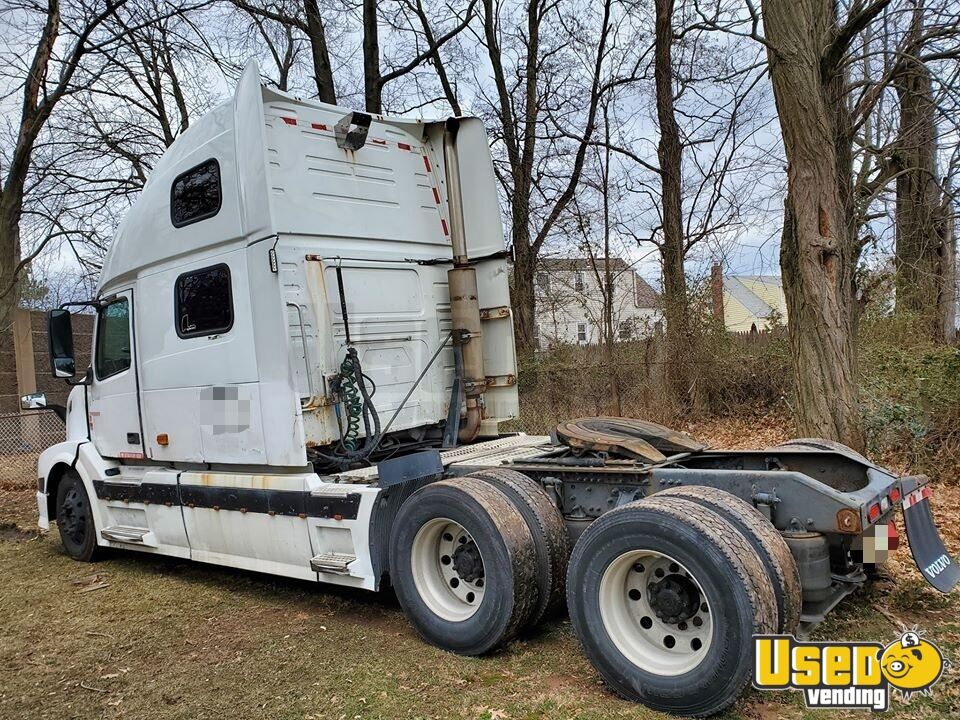 2006 Volvo VNL 780 Sleeper Cab | Ready to Work Semi Truck for Sale in ...