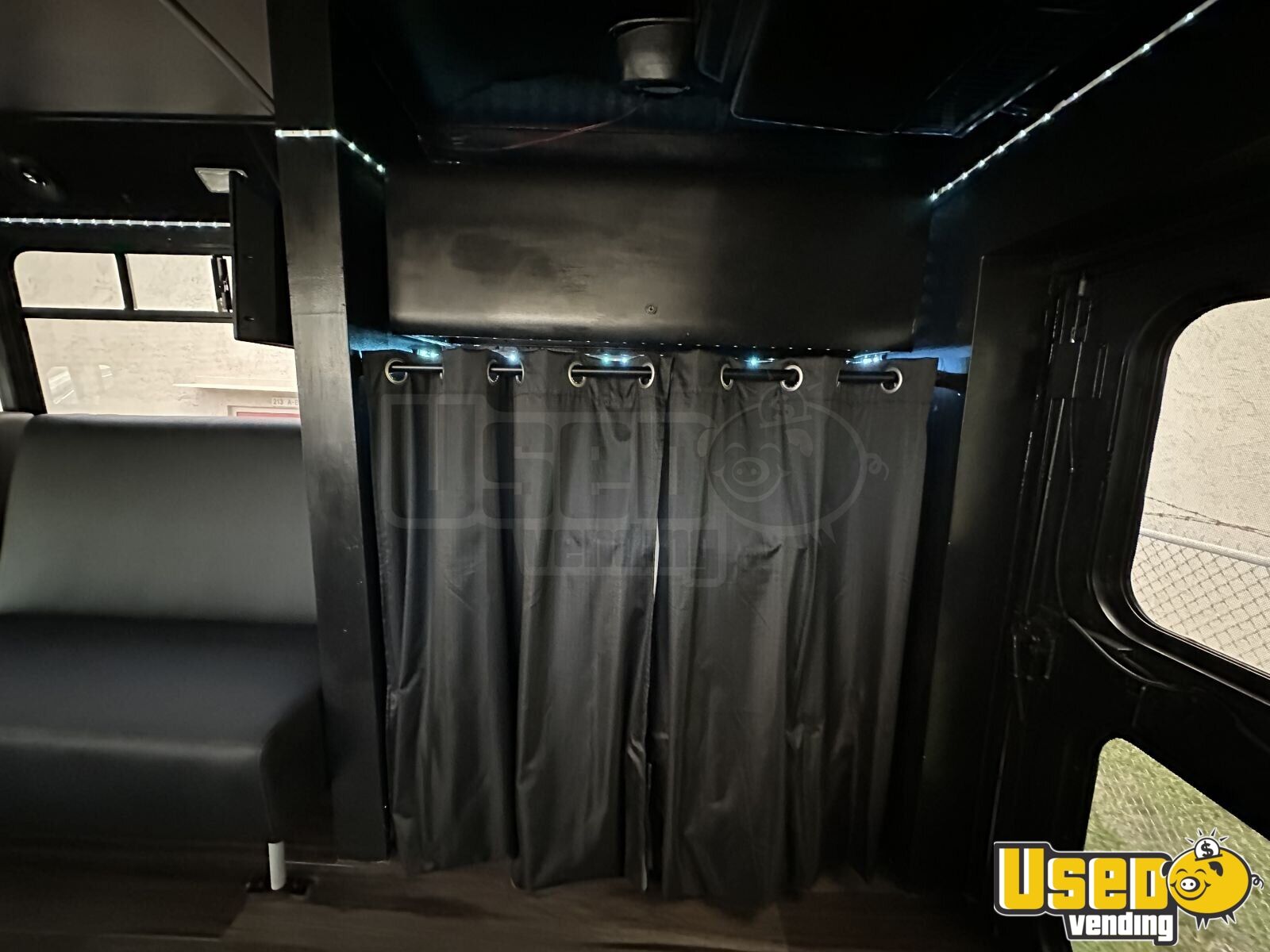 23' 2007 Chevrolet 4500 C4V042 Party Bus | Luxurious Events Bus for ...