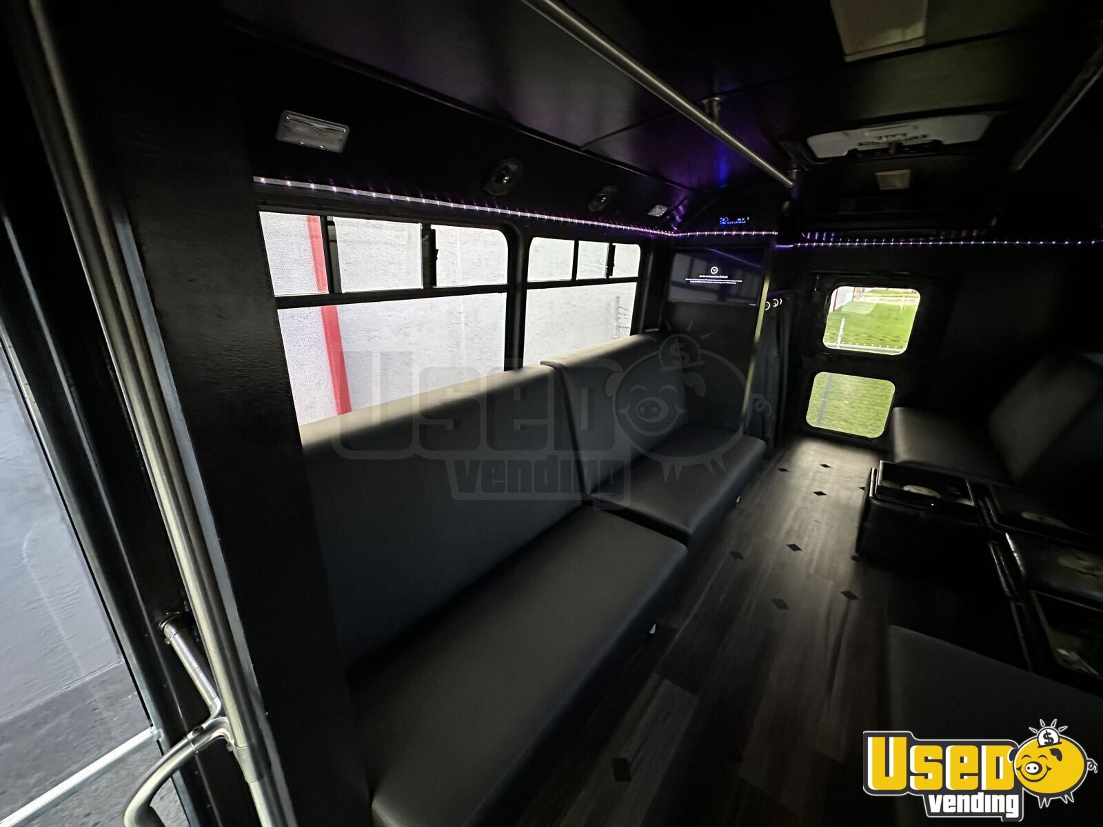 23' 2007 Chevrolet 4500 C4V042 Party Bus | Luxurious Events Bus for ...