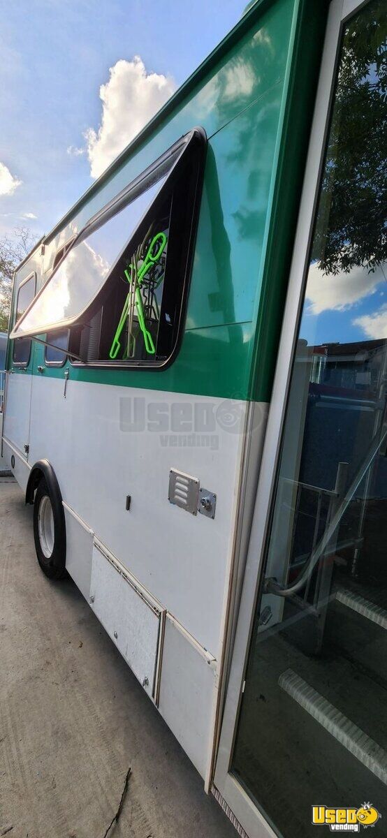 Ready to Go - Used 2008 Ford Econoline Mobile Hair Salon Bus for Sale ...