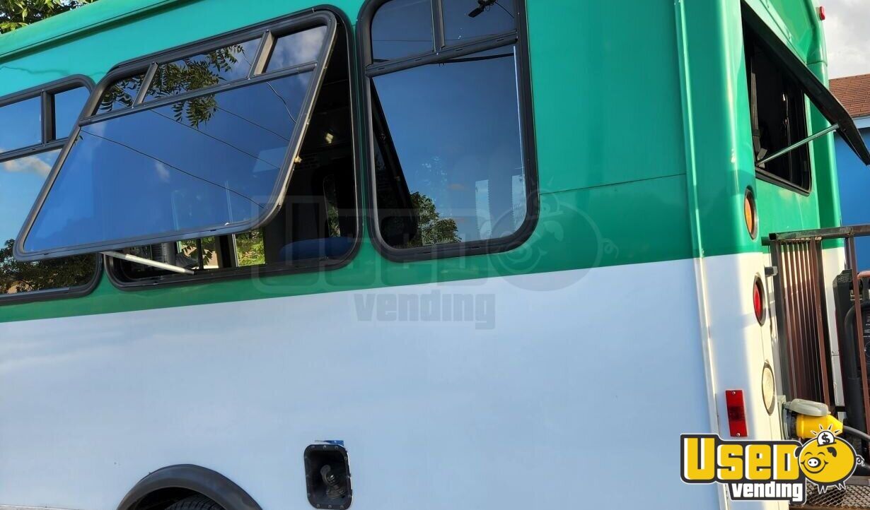 Ready to Go - Used 2008 Ford Econoline Mobile Hair Salon Bus for Sale ...