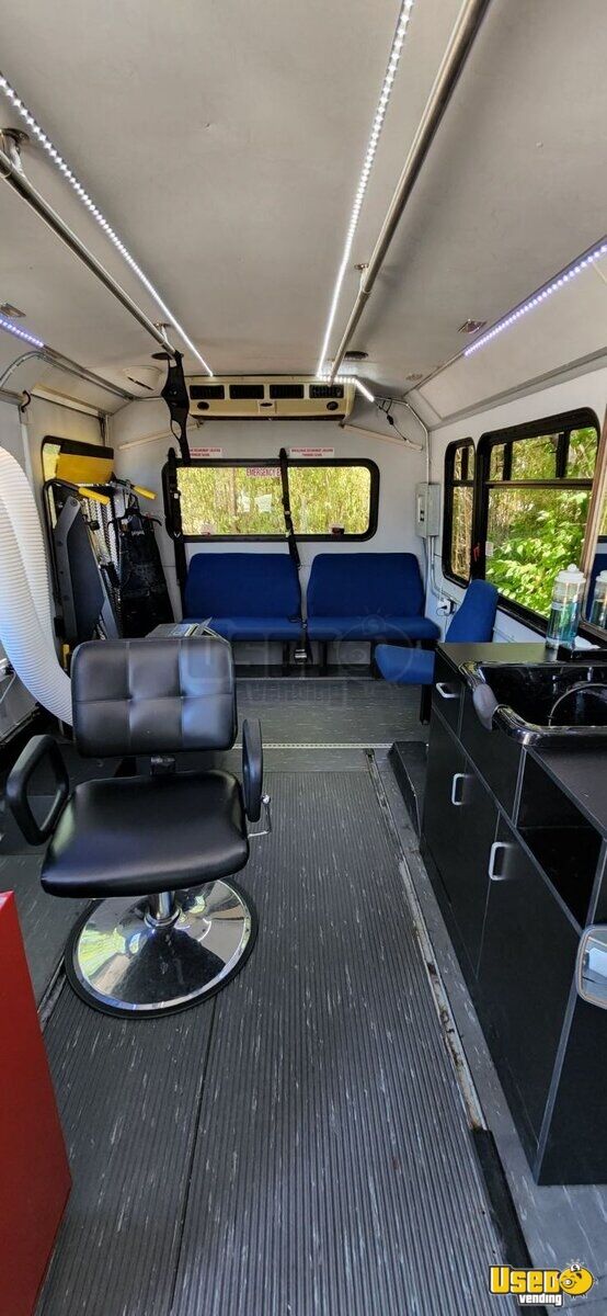 Ready to Go - 2008 Ford 450 Econoline Mobile Hair Salon Bus for Sale in ...