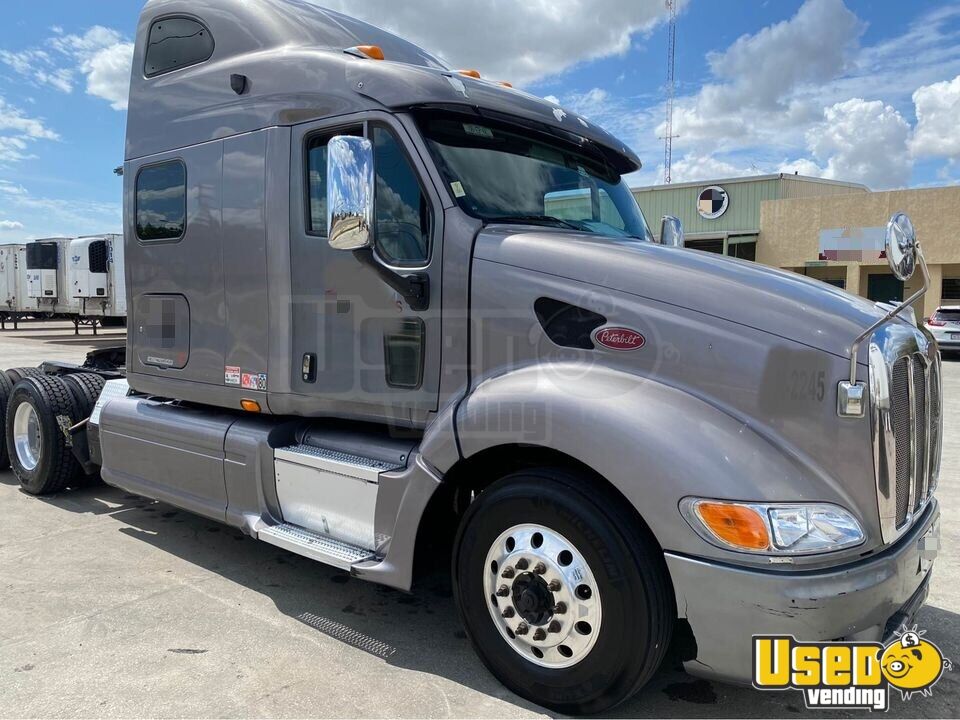 Peterbilt 387 Sleeper