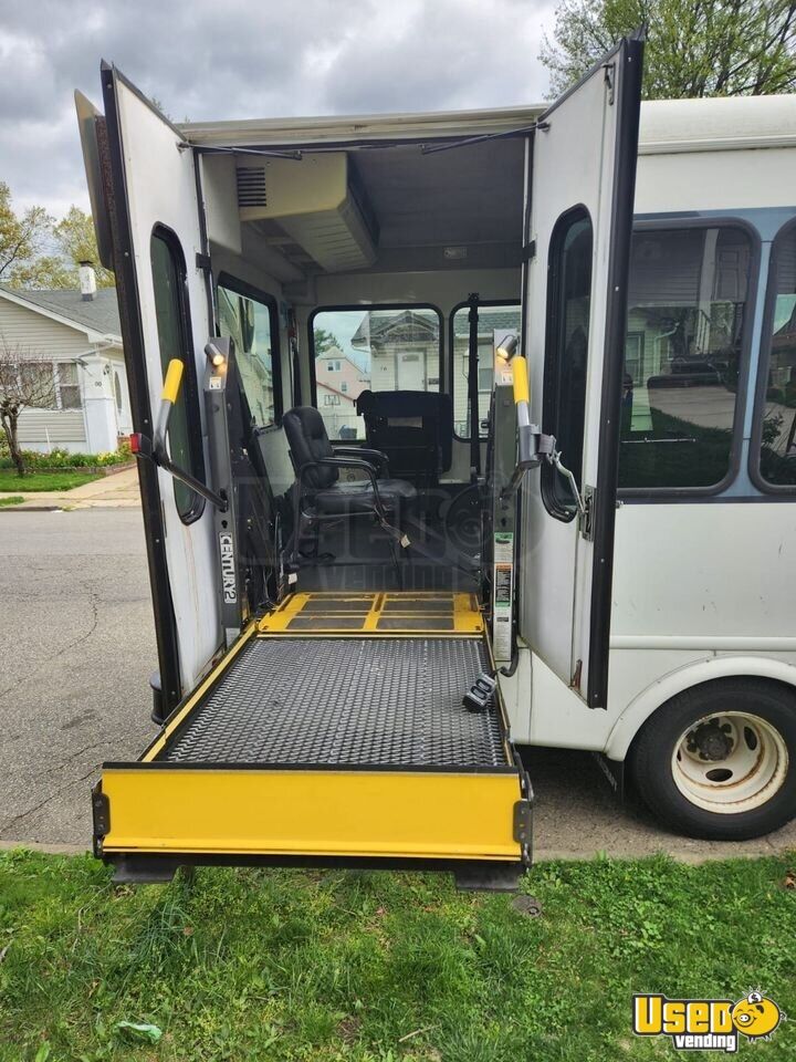 2012 Ford F450 Super Duty Shuttle Bus with Wheelchair Lift for Sale in ...