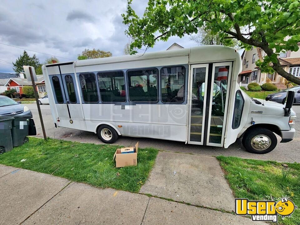 2012 Ford F450 Super Duty Shuttle Bus with Wheelchair Lift for Sale in ...