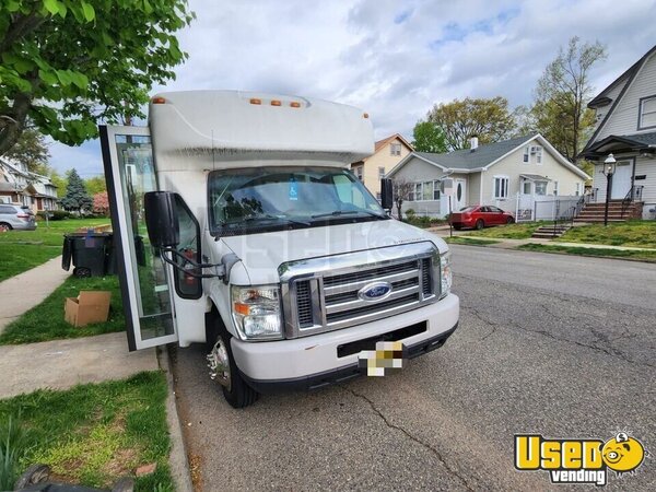 2012 Ford F450 Super Duty Shuttle Bus with Wheelchair Lift for Sale in ...