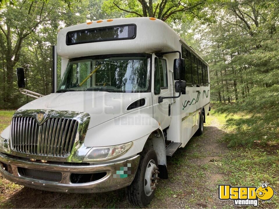 2014 International Shuttle Bus | Private Transport Service with ...