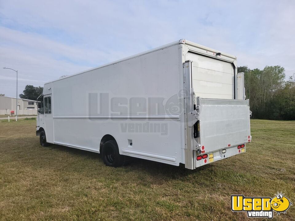 2015 - 22' Ford F59 Step Van | Used Empty Truck with Lift Gate for Sale ...