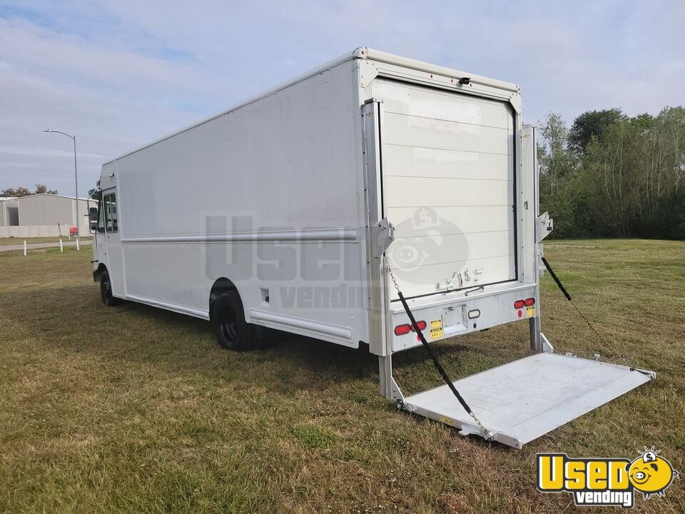 2015 - 22' Ford F59 Step Van | Used Empty Truck with Lift Gate for Sale ...