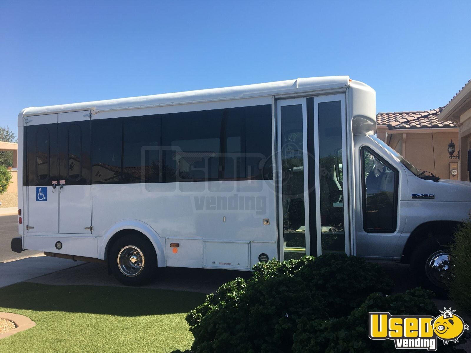 NICE Pre-Owned 2015 Shuttle Bus with Leather Seats | Bus w/ Handicap ...
