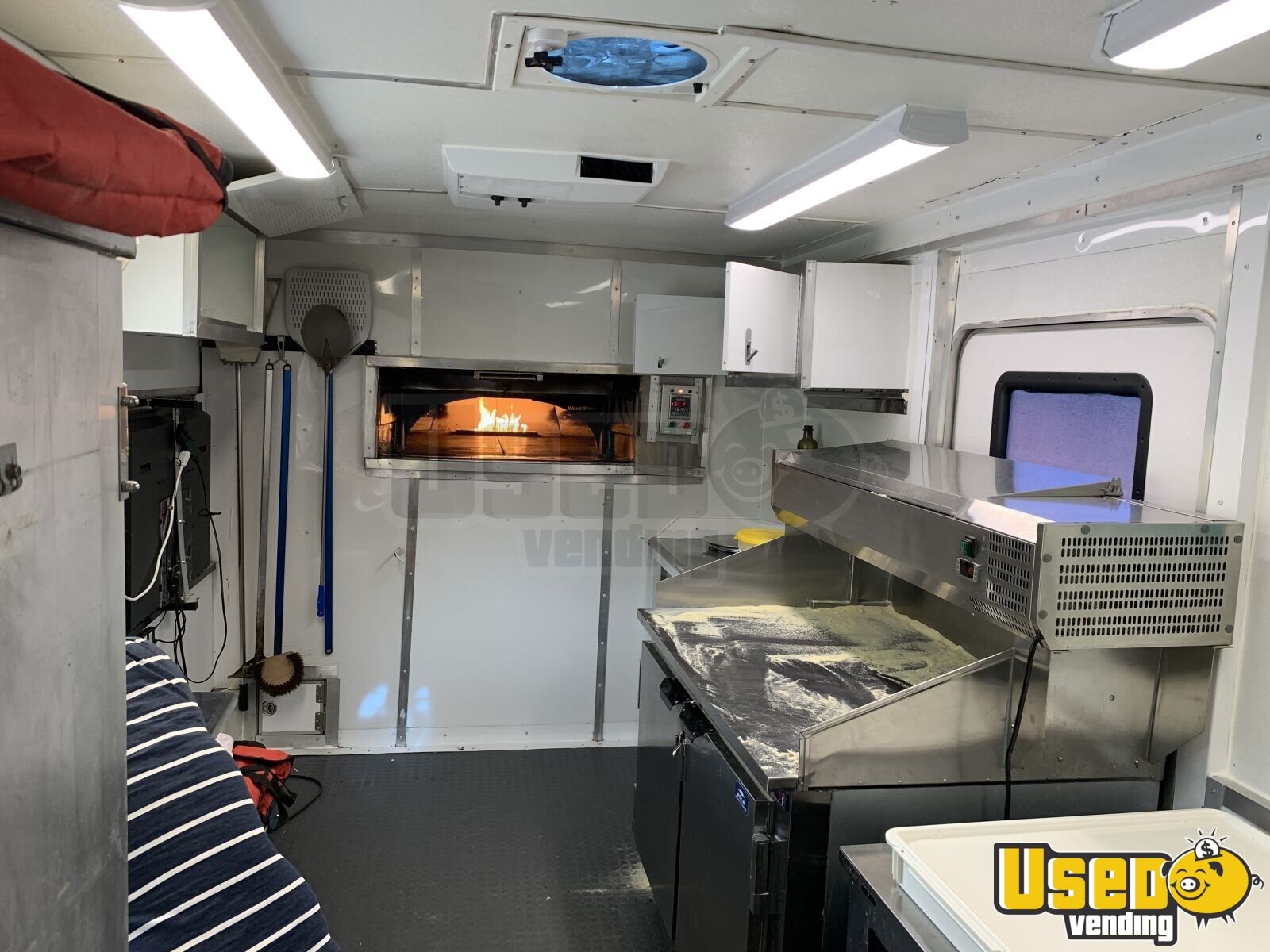 2016 - 28' Propane & Wood-Fired Pizza Trailer | Brick Oven Pizza ...