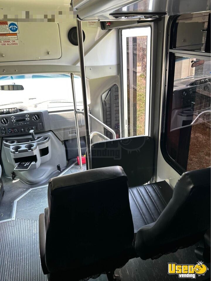 2017 Ford E-450 Super Duty Cutaway 24-Seater Shuttle Bus for Sale in Texas