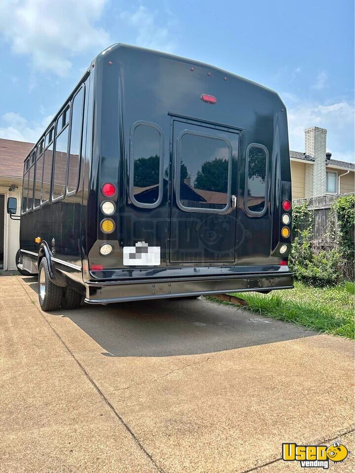 2017 Ford E-450 Super Duty Cutaway 24-Seater Shuttle Bus for Sale in Texas