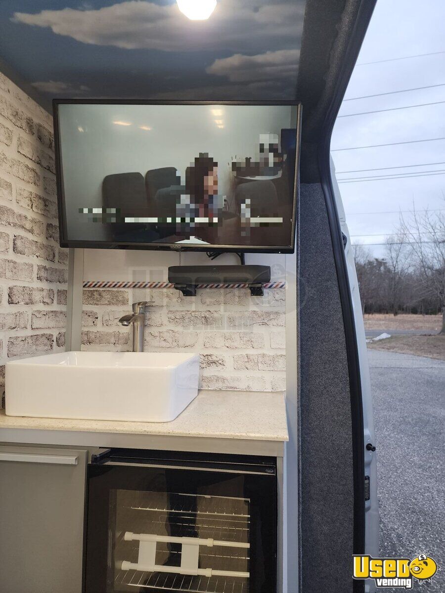 2020 Mercedes Sprinter 3500 Mobile Barber Shop Truck with Bathroom for ...