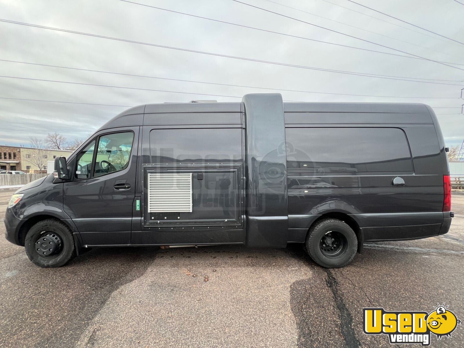 LOW MILES LIKE NEW - 2020 23' Mercedes Benz Sprinter 4500 Food Truck ...