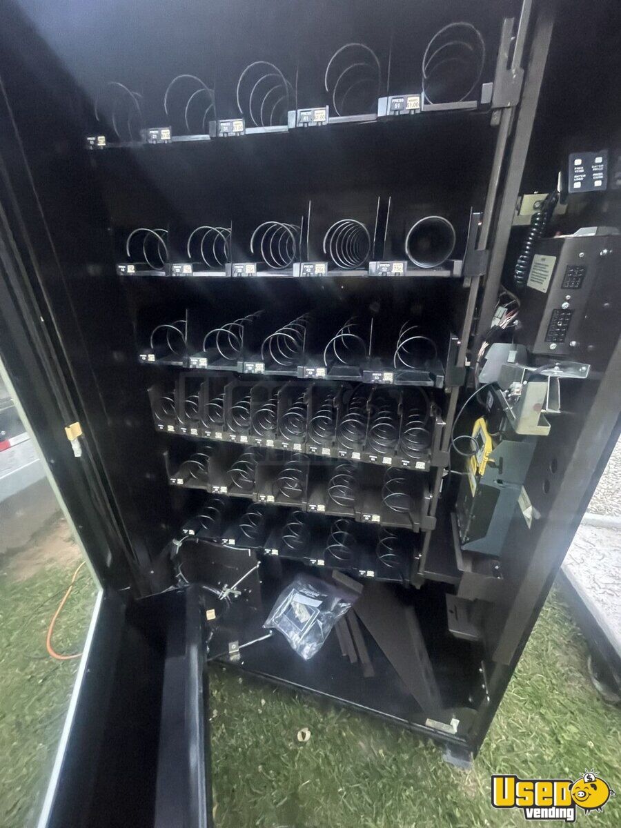 Rowe 5900 Glass Front Snack and Cookie Vending Machine For Sale in Maryland