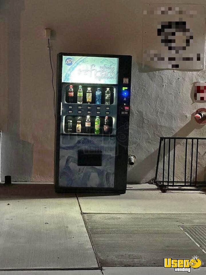 Royal Vendors 650 Live Front Soda Cold Drink Vending Machine For Sale ...