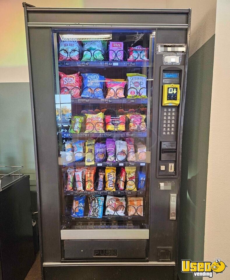 Crane National Vendors 158 4-Wide Snack Vending Machine For Sale in Texas
