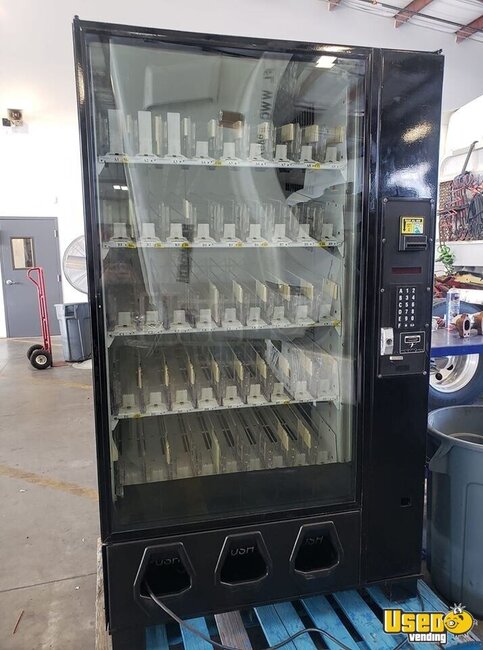 Dixie Narco Soda Vending Machine | Dixie Narco Drink Merchandiser with ...