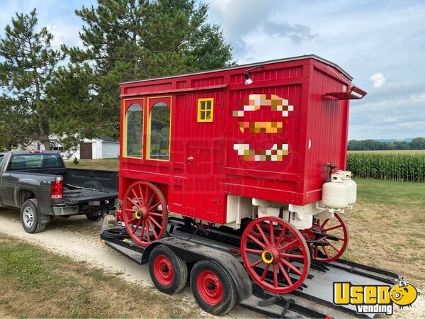 Vintage Stagecoach Popcorn Stand | Charming Food and Beverage Trailer ...