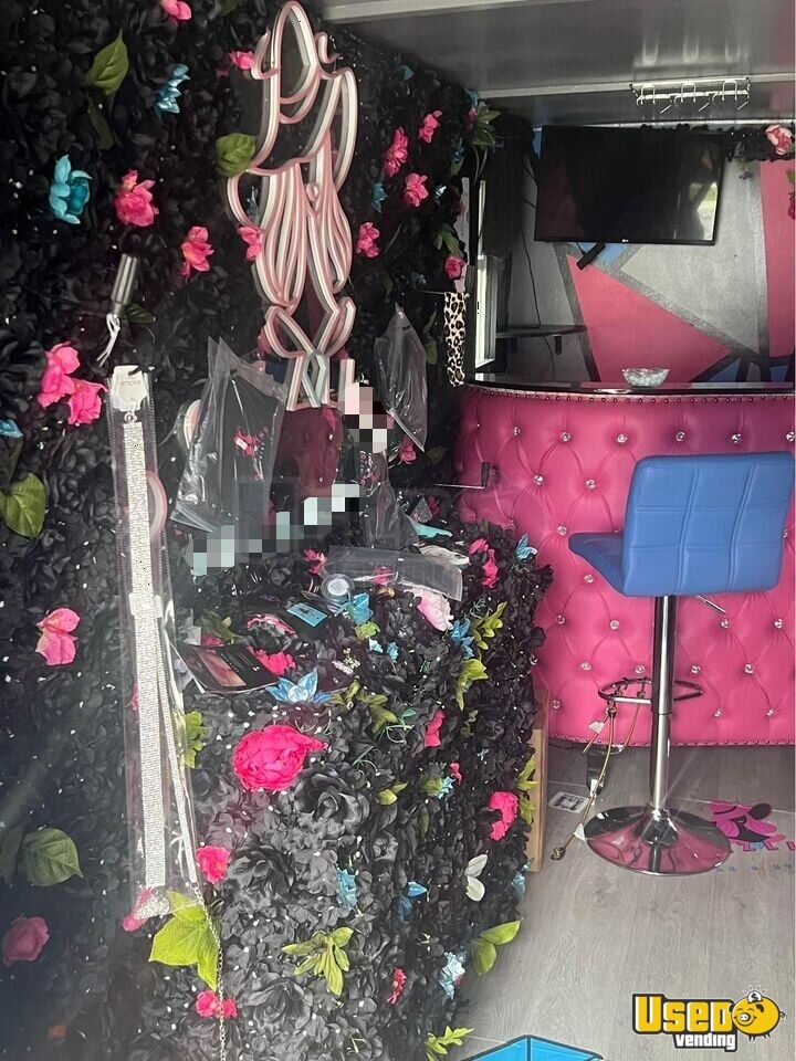 Mobile Beauty Bar Truck with Nice Interior | Mobile Makeup Boutique for ...