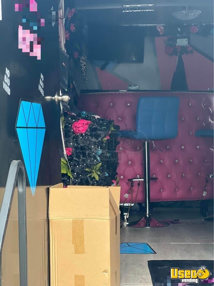 Mobile Beauty Bar Truck with Nice Interior | Mobile Makeup Boutique for ...